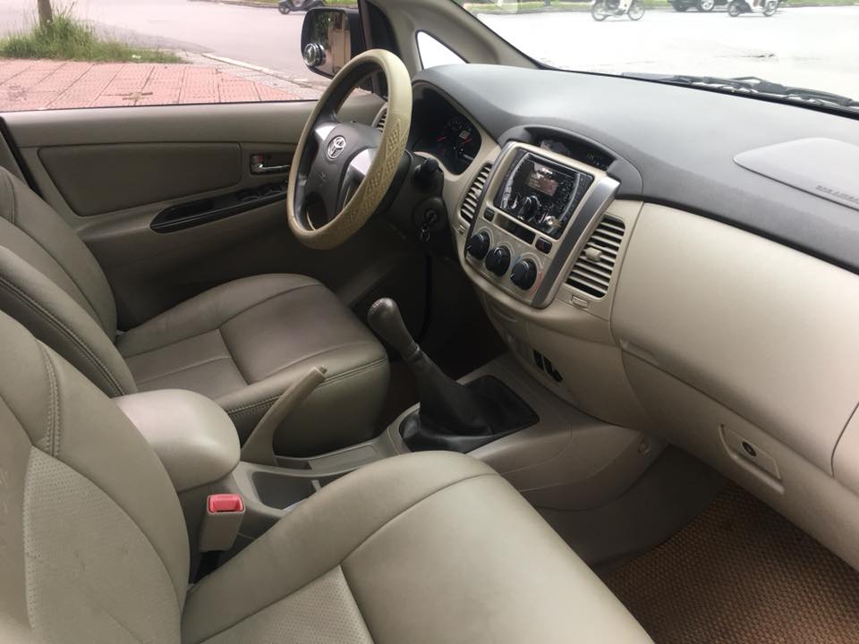 Toyota Innova 2015 - Cần bán xe Toyota Innova 2015 số sàn, màu vàng cát ...