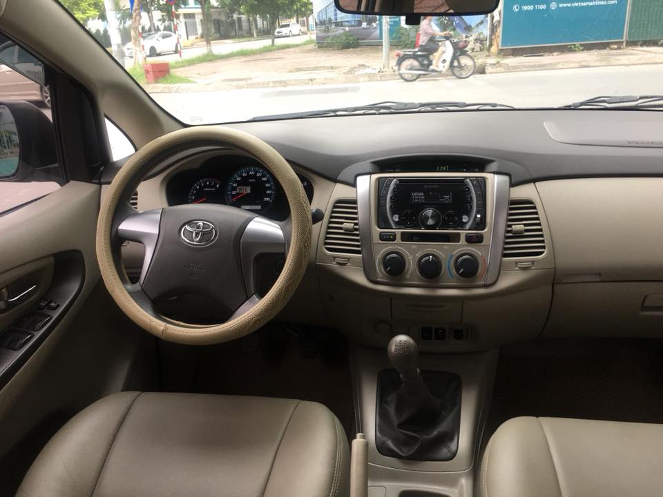 Toyota Innova 2015 - Cần bán xe Toyota Innova 2015 số sàn, màu vàng cát ...